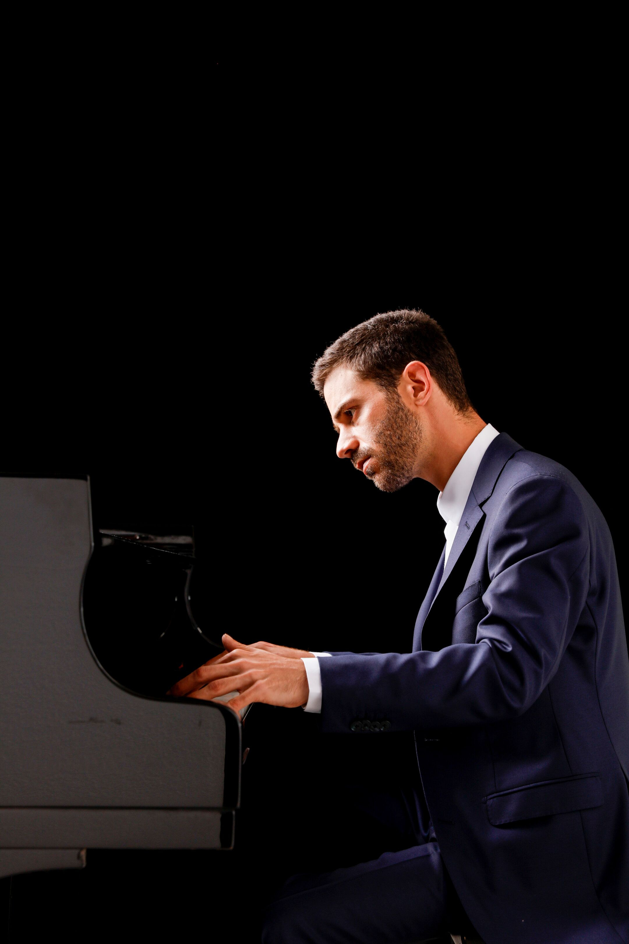 Adam Laloum | Piano | Musicaglotz